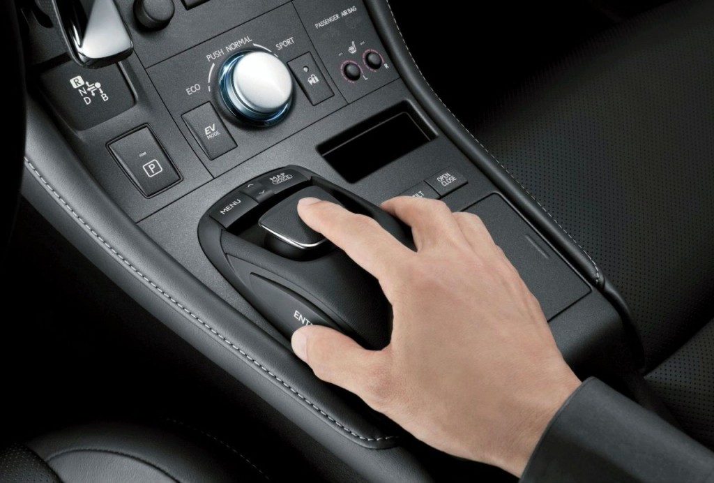 lexus-ct-200h-center-console : Automotive Addicts