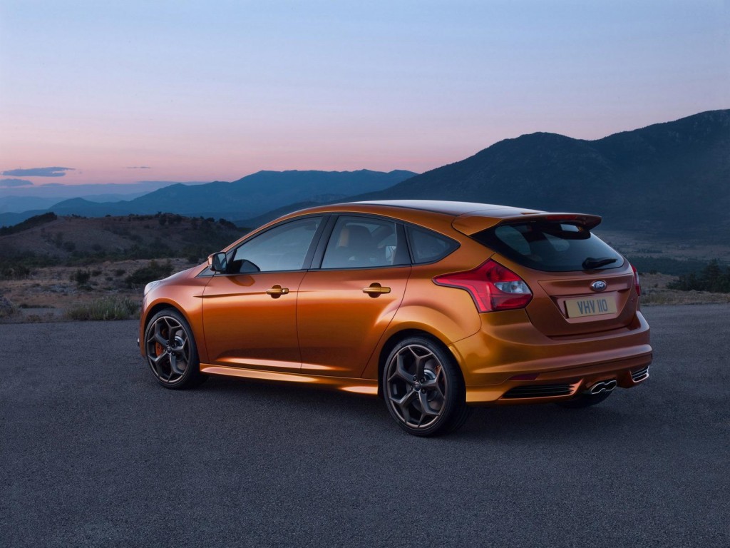 Video: 2012 Ford Focus ST In Motion : Automotive Addicts