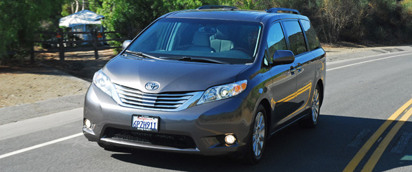 2011ToyotaSiennaMiniVanHeadonActionsm-600 : Automotive Addicts