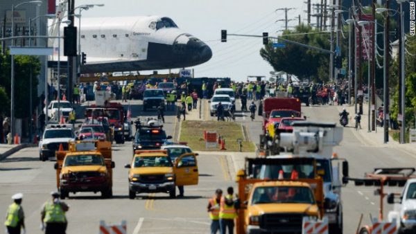 Toyota Tundra Successfully Tows 145-Ton Space Shuttle Endeavour: Video ...