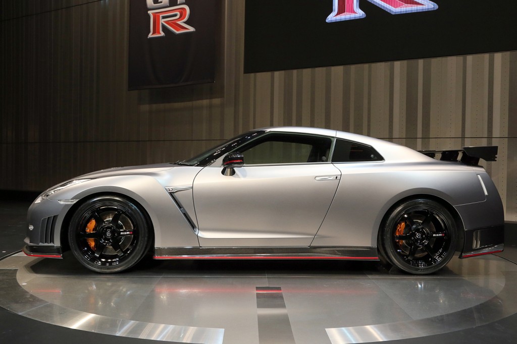 Godzilla Goes Ballistic: 2015 Nissan GT-R Nismo – Previewed ...