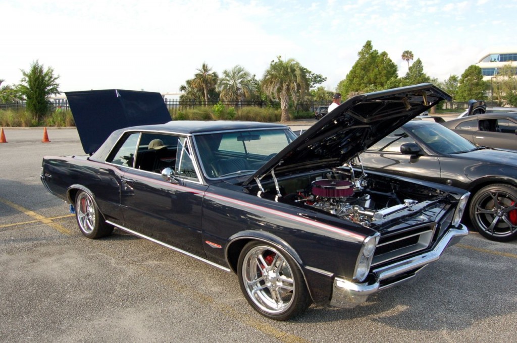 A good life, with cars, coffee and a captivating Viper : Automotive Addicts