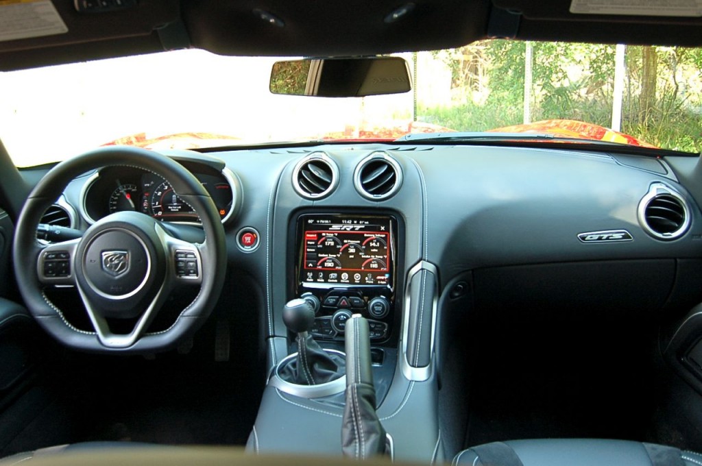 2015 SRT Viper Dash 2 : Automotive Addicts