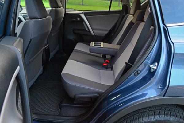 2014 Toyota RAV4 XLE FWD Review & Test Drive : Automotive Addicts