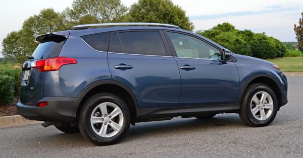 2014 Toyota RAV4 XLE FWD Review & Test Drive : Automotive Addicts