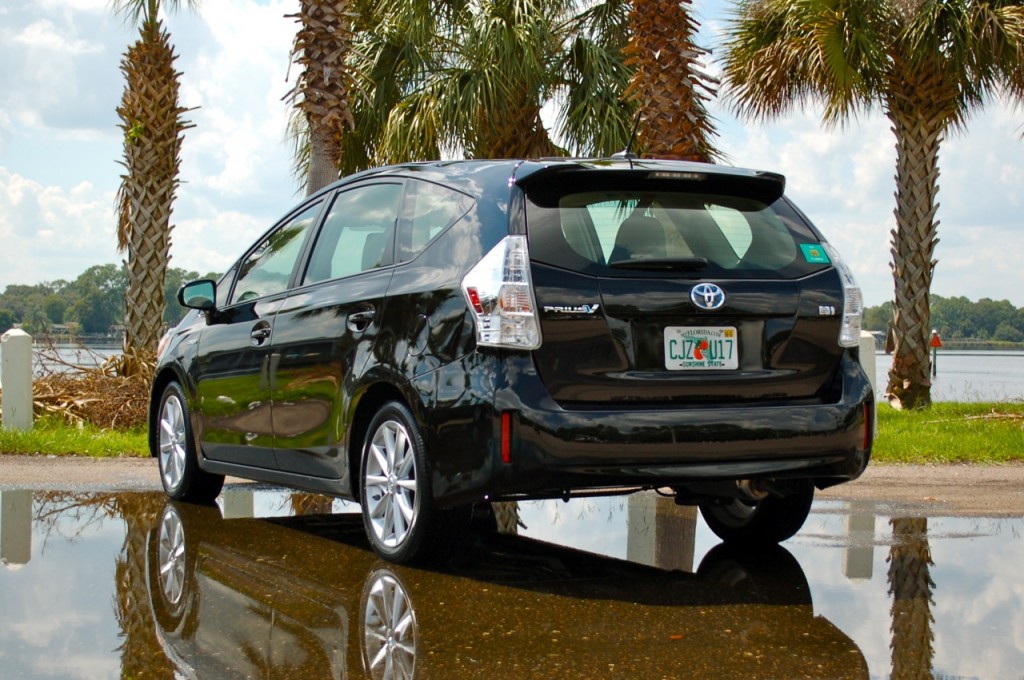 In Our Garage: 2014 Toyota Prius V Five Model : Automotive Addicts