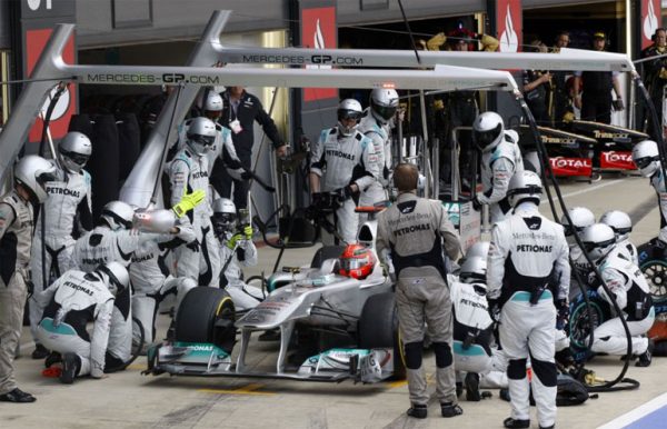 Formula 1 One-Minute Pit Stops in 1950 Versus Today’s 3-Second Wonders: Video : Automotive Addicts