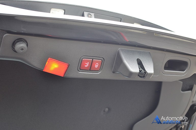 2015-mercedes-benz-sl400-trunk-power-close-button : Automotive Addicts