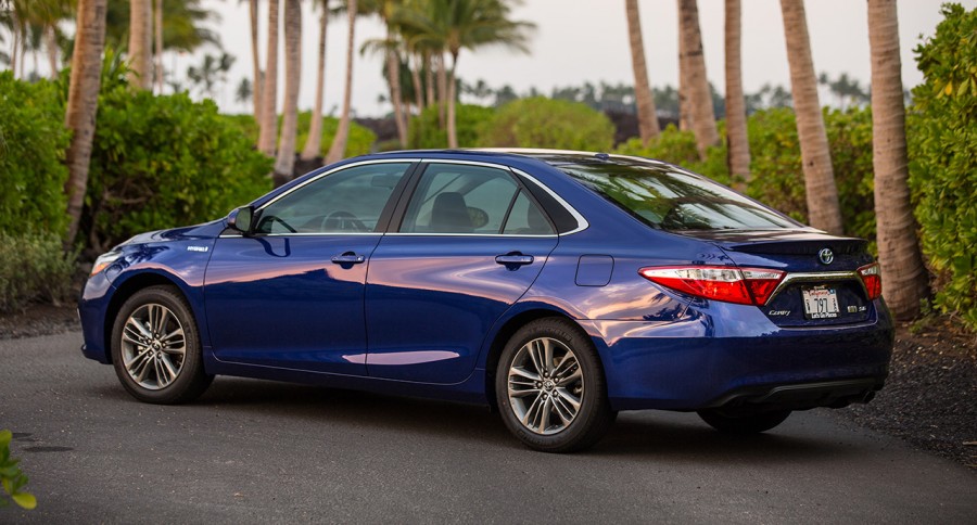 2015 Toyota Camry SE Hybrid Quick Spin : Automotive Addicts