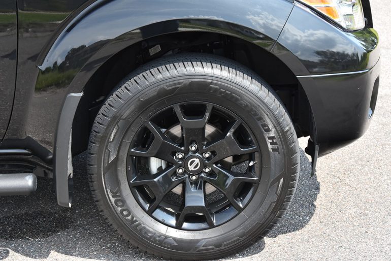 2018-nissan-frontier-v6-midnight-edition-4×4-wheel-tire : Automotive ...