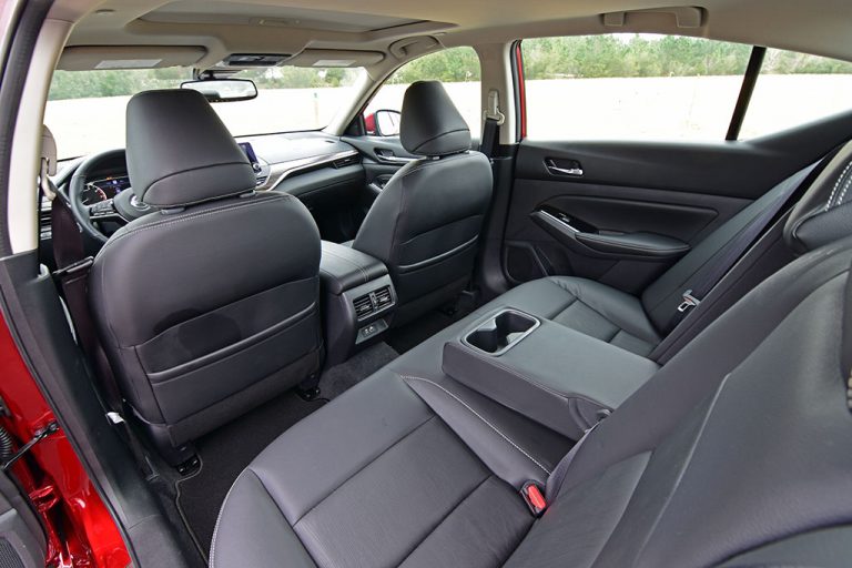 2020 Nissan Altima 2.0 Platinum VC-Turbo FWD Review & Test Drive ...