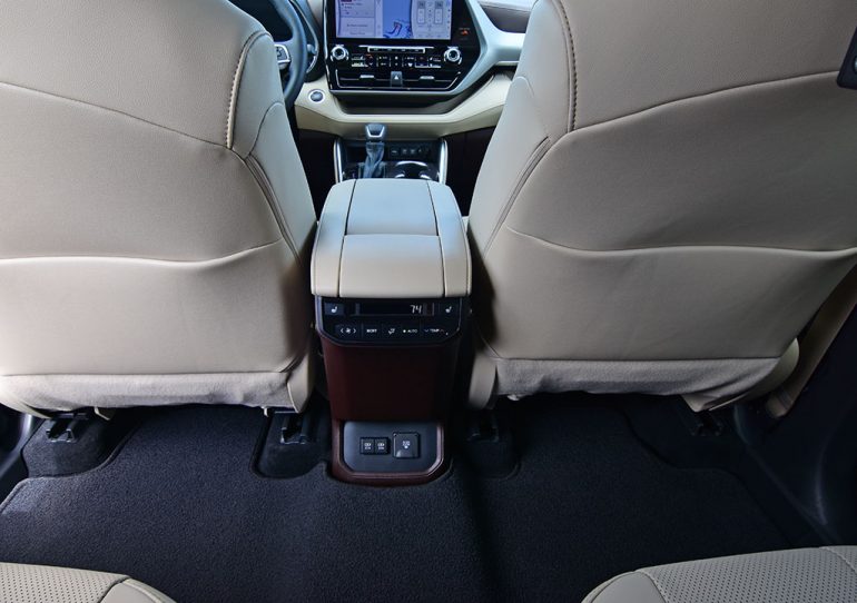2020-toyota-highlander-platinum-second-row-climate-usb : Automotive Addicts