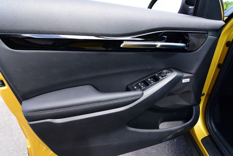 2021-kia-seltos-sx-turbo-awd-door-trim : Automotive Addicts