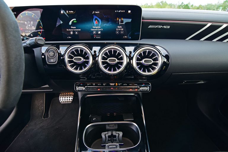 2020-mercedes-amg-cla45-mbux-touch-screen-center-dash : Automotive Addicts