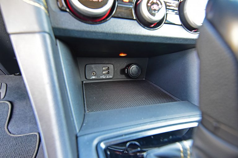 2021-subaru-crosstrek-sport-usb-charge-port : Automotive Addicts
