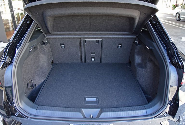 2021 Volkswagen ID.4 First Edition Quick Spin Review & Test Drive ...