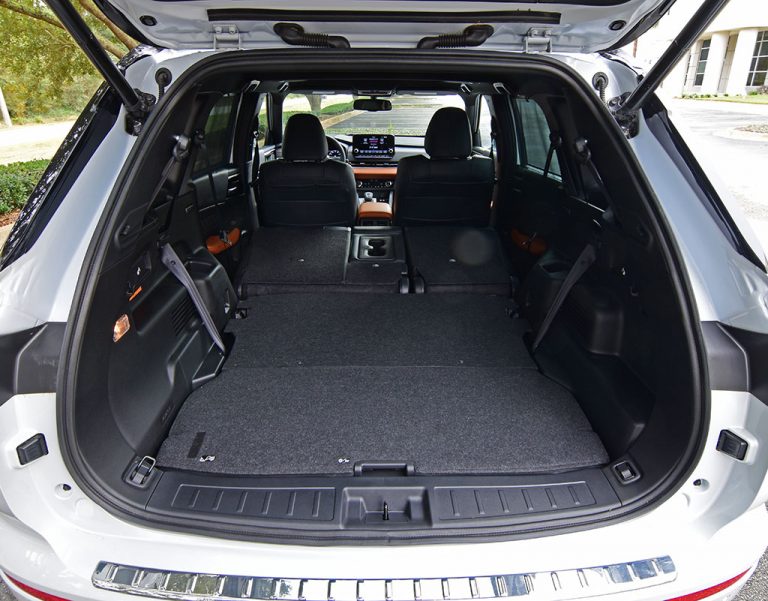 2023 Mitsubishi Outlander PHEV Review & Test Drive : Automotive Addicts
