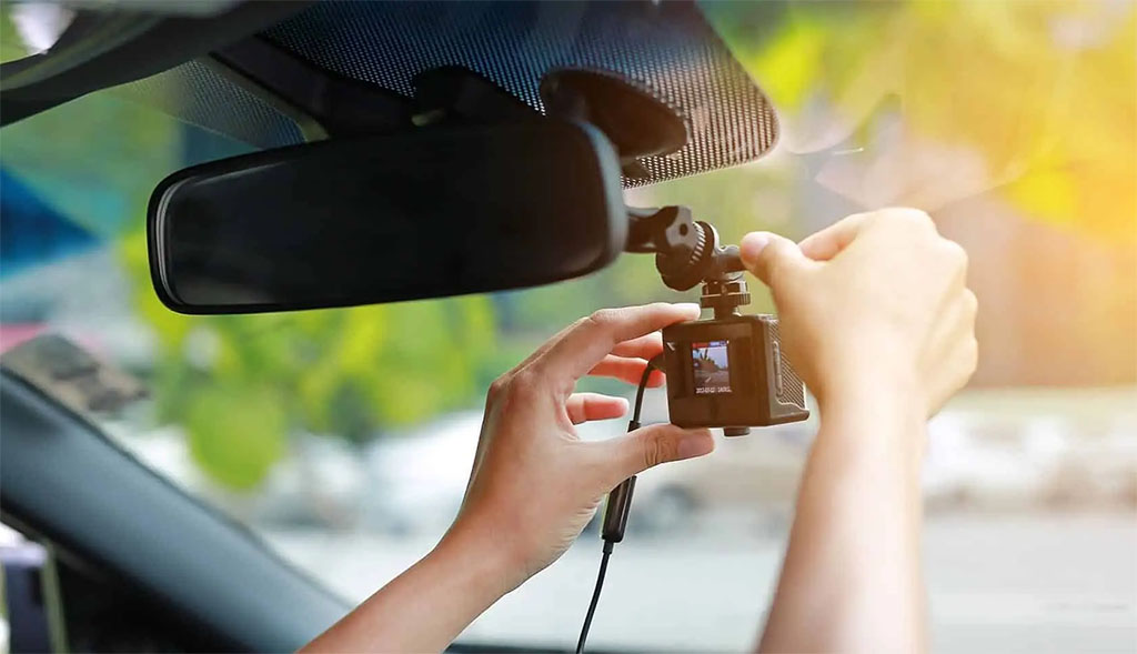 Must-Have Tech Gadgets No Car Enthusiast Can Live Without : Automotive ...