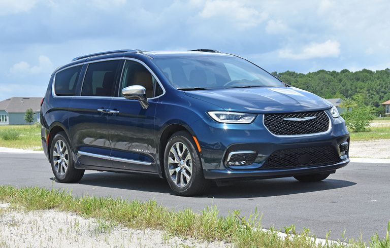 2023 Chrysler Pacifica Pinnacle PHEV Review & Test drive : Automotive ...