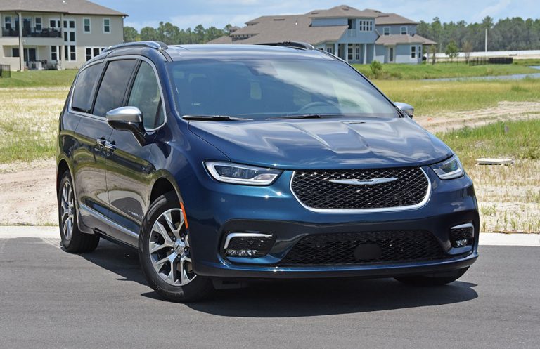 2023 Chrysler Pacifica Pinnacle PHEV Review & Test drive : Automotive ...