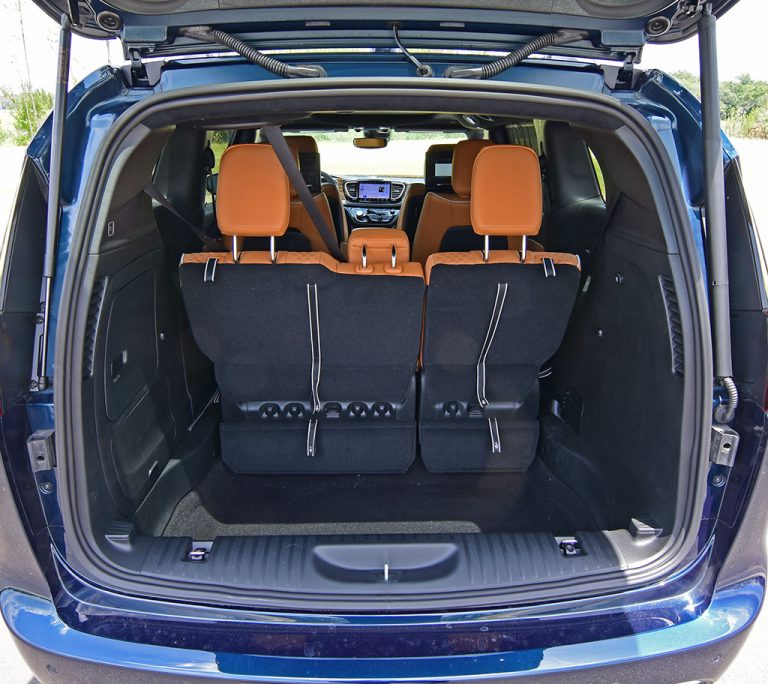 2023 Chrysler Pacifica Pinnacle PHEV Review & Test drive : Automotive ...