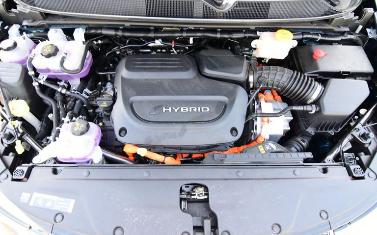 2023 Chrysler Pacifica Pinnacle PHEV Review & Test drive : Automotive ...