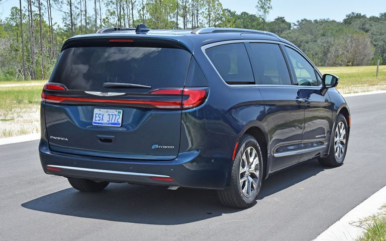 2023 Chrysler Pacifica Pinnacle PHEV Review & Test drive : Automotive ...