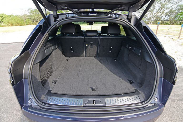 2024 Land Rover Range Rover Velar Dynamic SE P400 Review & Test Drive ...