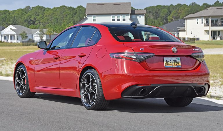 2024 Alfa Romeo Giulia Veloce RWD Review & Test Drive : Automotive Addicts