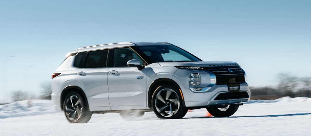 2024 Mitsubishi Outlander Plug-in Hybrid: Winter Driving Experience in ...