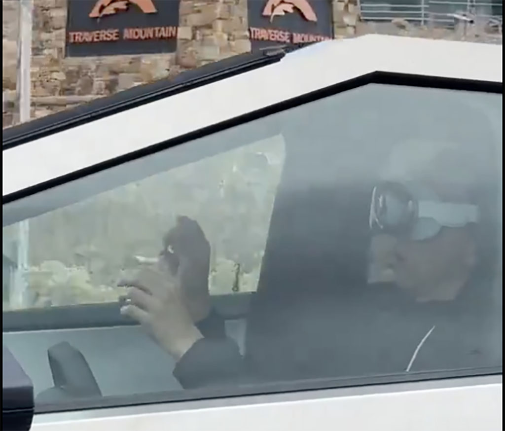 US Government Issues Statement After Videos of Tesla Drivers Using VR ...