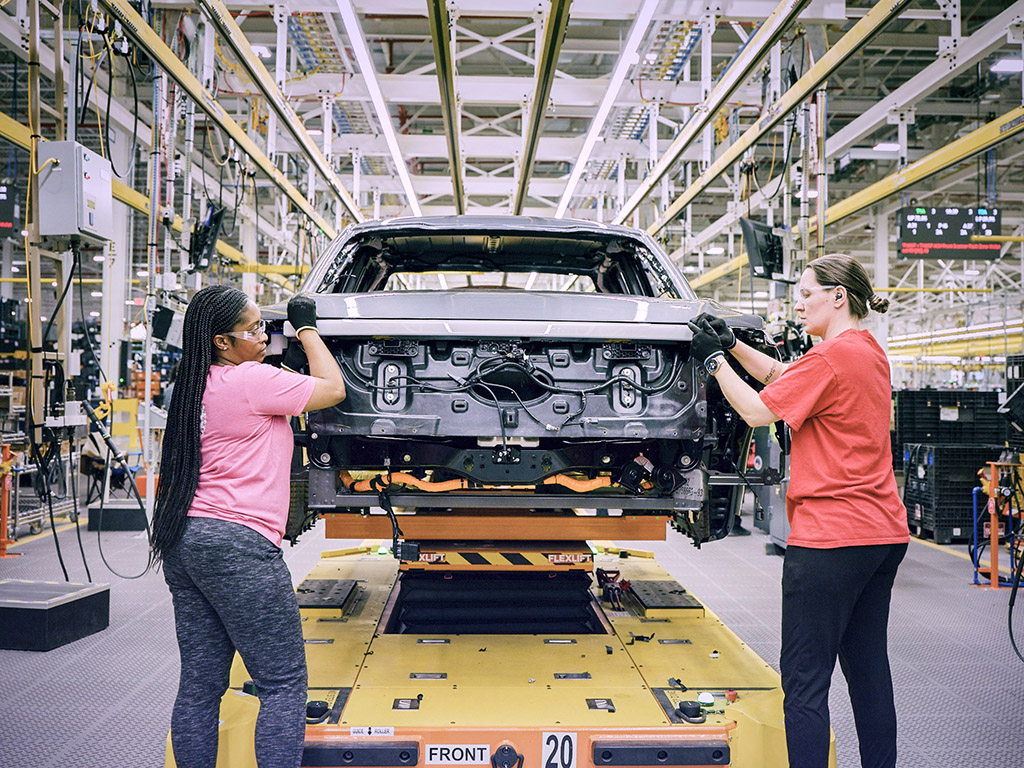 Ford To Reduce Hourly Workers at F-150 Lightning Plant as EV Sales Slow ...