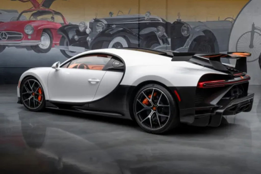 2022 Bugatti Chiron Pur Sport Up for Auction : Automotive Addicts
