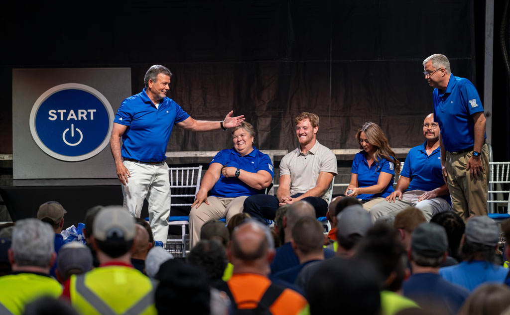 Redesigned 9th-Generation Toyota Camry in New All-Hybrid Form Starts ...