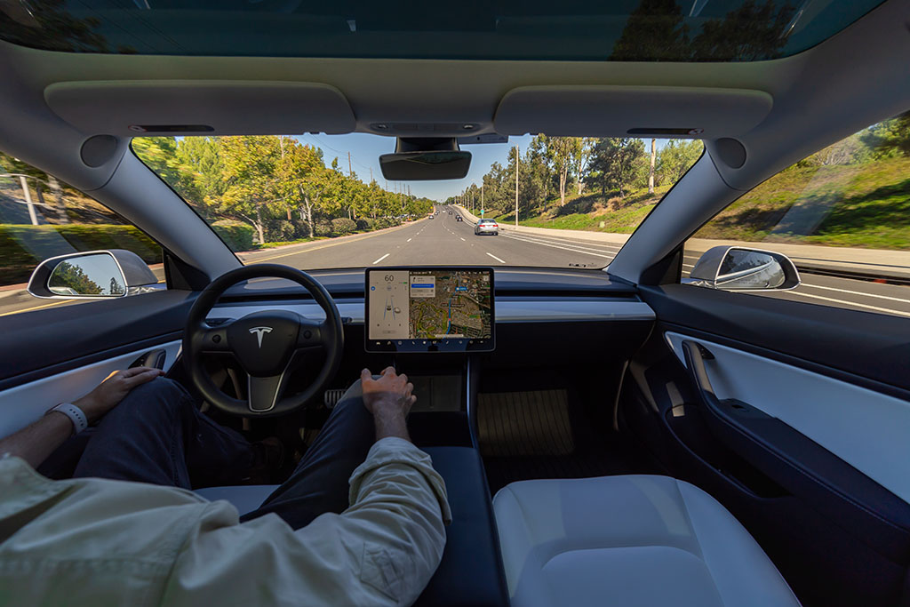 Experts Warn: Tesla’s ‘Full Self-Driving’ System is Dangerous ...