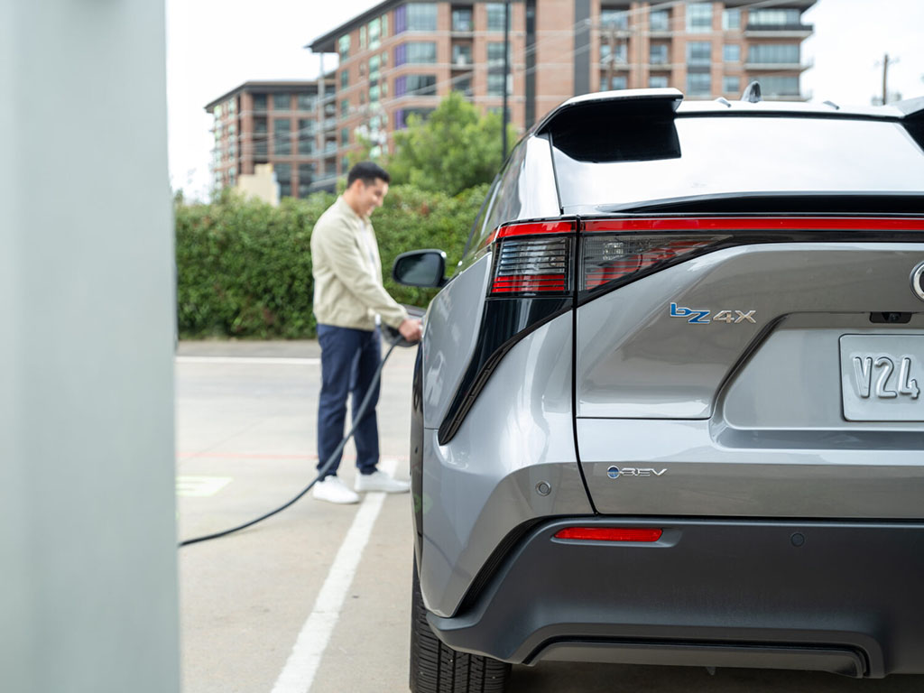 Toyota Delays U.S. EV Production to 2026 Amid Shifting Market Dynamics ...
