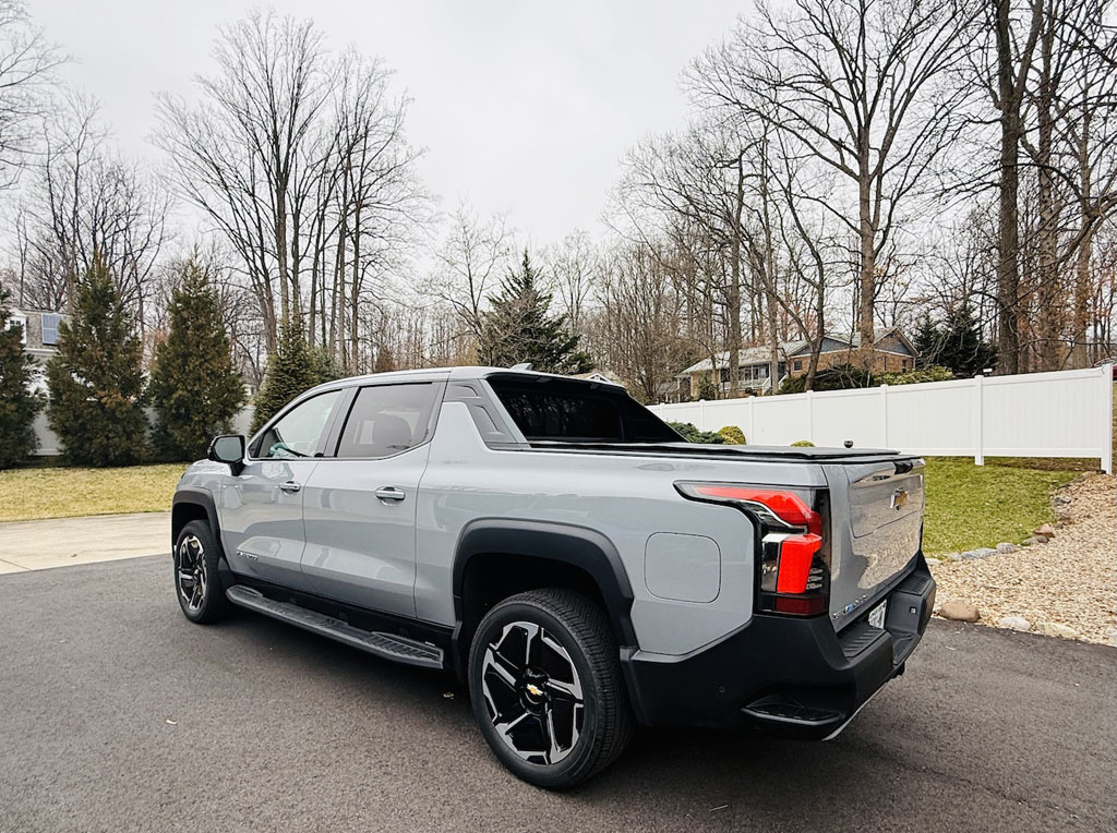 2025 Chevy Silverado EV: 492 Miles of Green Energy : Automotive Addicts