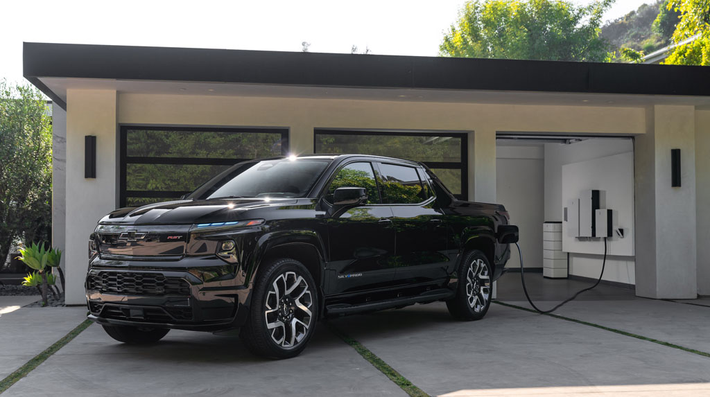 2025 Chevy Silverado EV: 492 Miles of Green Energy : Automotive Addicts