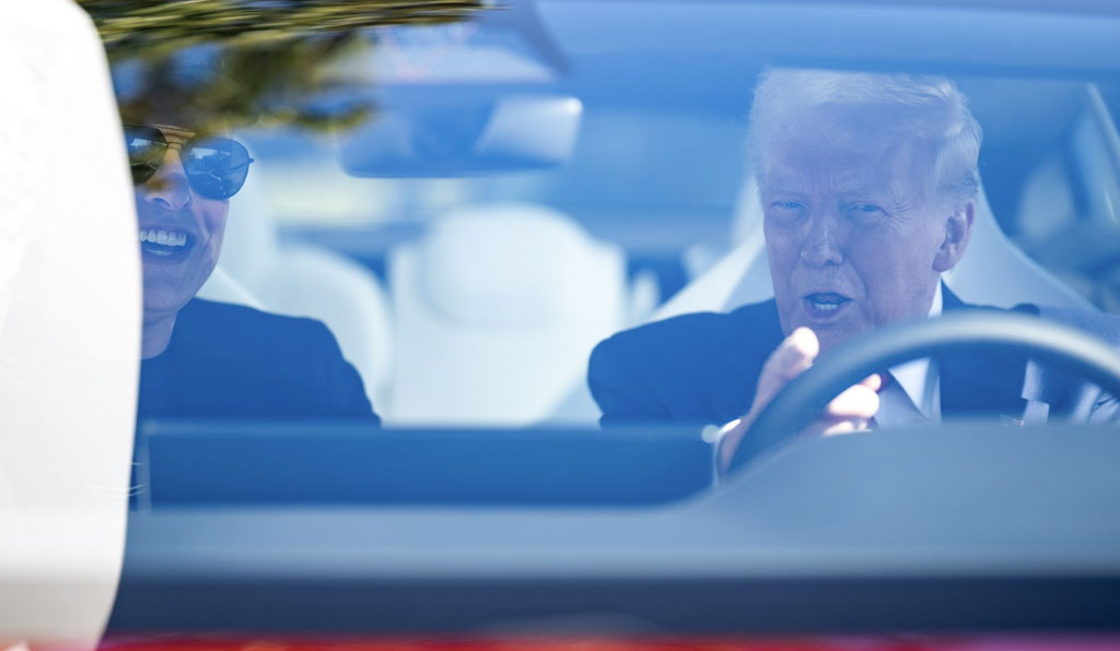 Trump Buys a Tesla Model S Plaid in a Puzzling Move Despite EV ...