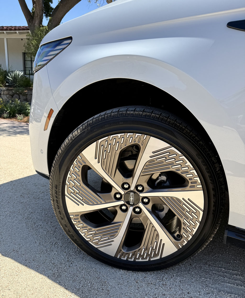 2025 Lincoln Navigator Returns with Grace and Vigor : Automotive Addicts