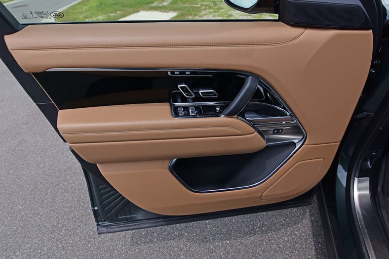 2025 Land Rover Range Rover SE LWB 7-Seat Review & Test Drive ...