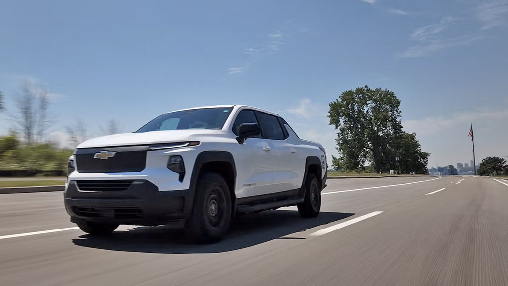 Chevy Silverado EV Sets 1,059-Mile Record on a Single Charge and Flexes ...
