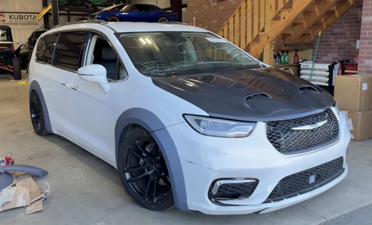 Goonzsquad Builds a Hellcat-Powered Chrysler Pacifica. The 800-HP ...