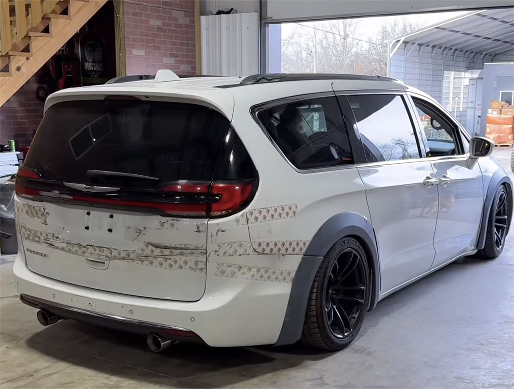 Goonzsquad Builds a Hellcat-Powered Chrysler Pacifica. The 800-HP ...