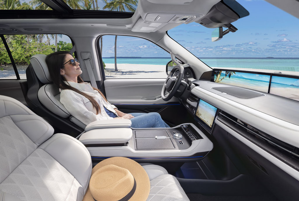 Lincoln’s New Tropical Paradise Theme Turns the Navigator and Nautilus ...