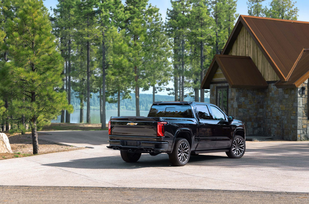 2027 Chevy Silverado 1500 Revealed: New V-8s, Massive Screens, and a ...